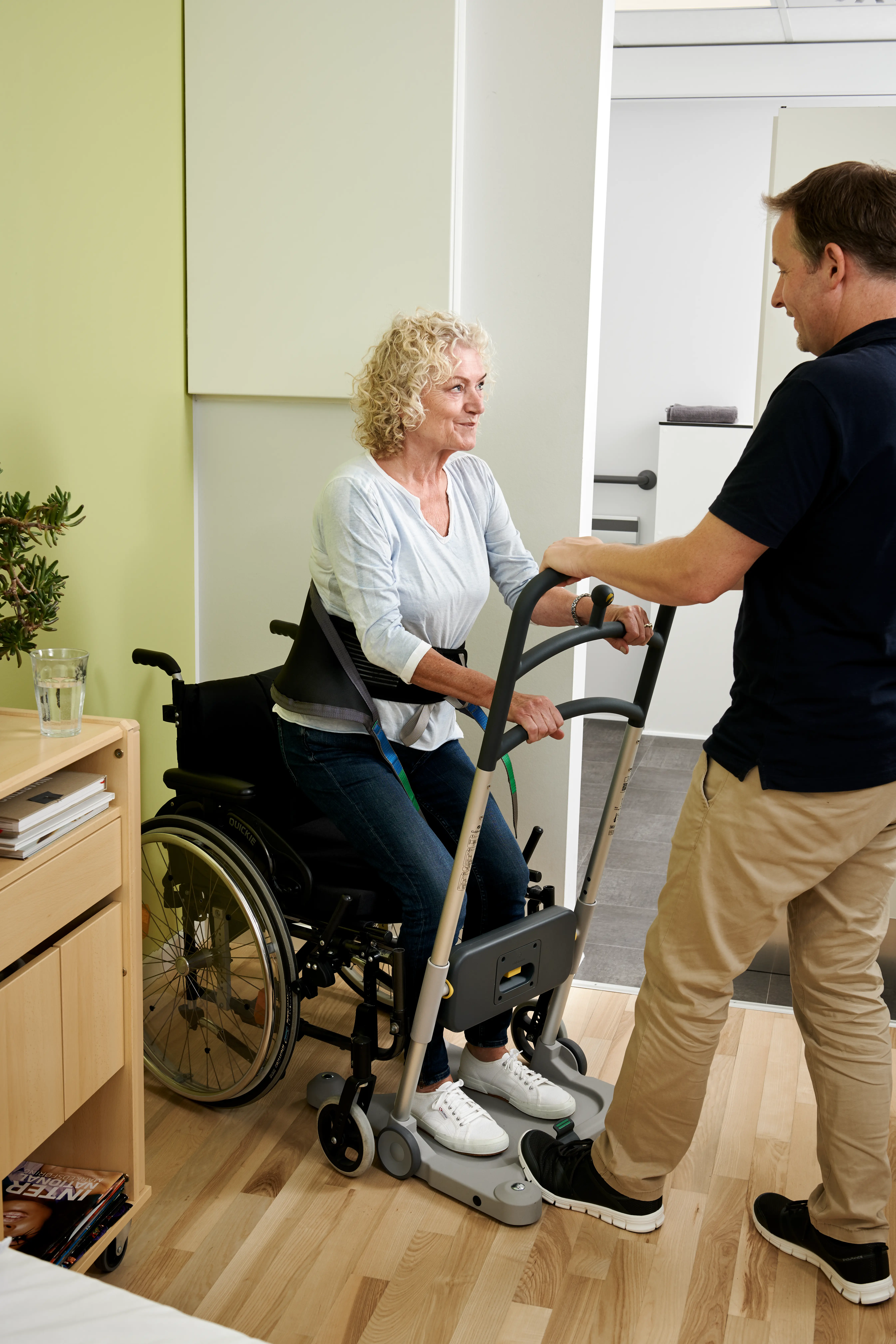 Transfer platform - Easy, comfortable and safe standing transfer ...