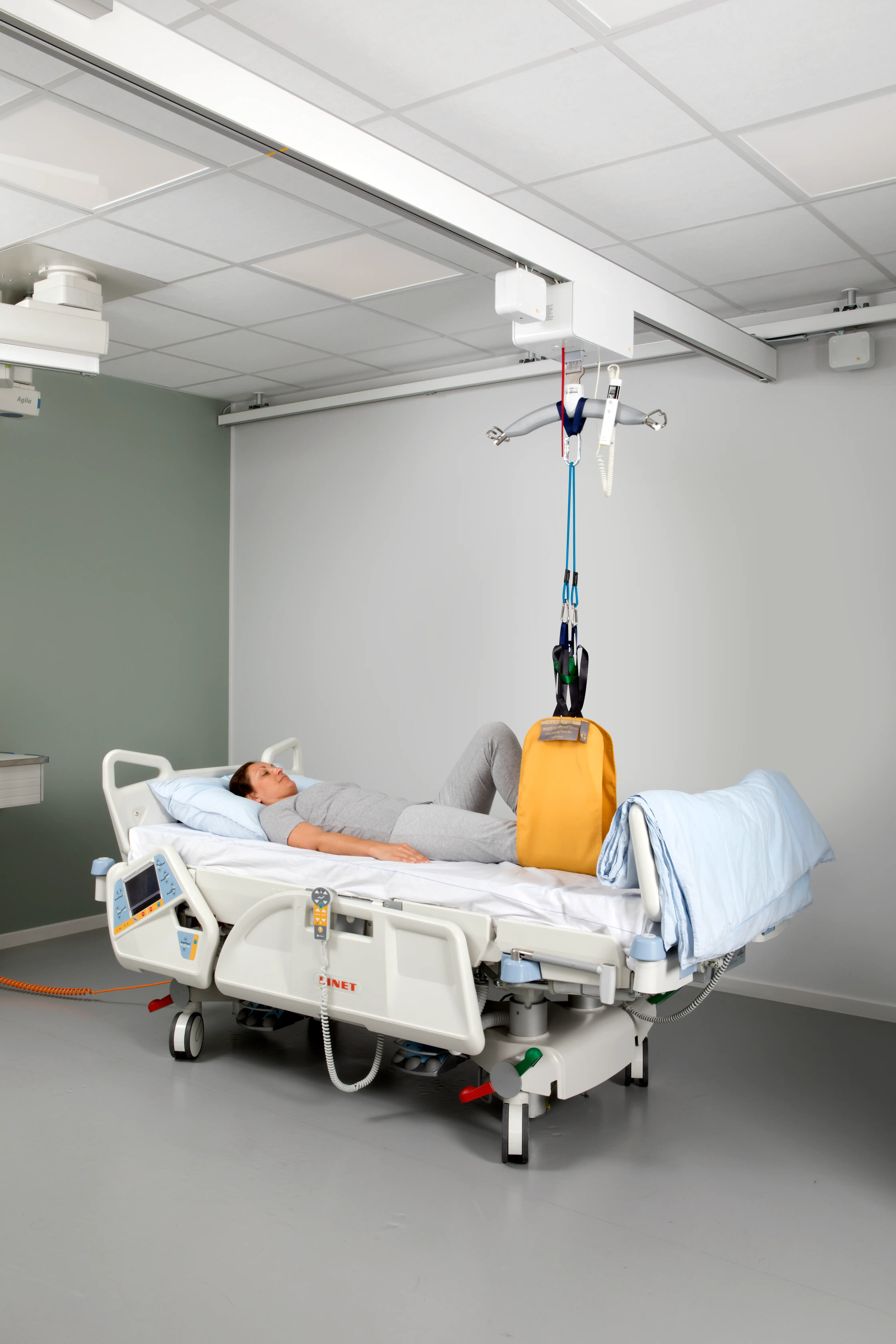 Positioning lock for the retraining and rehabilitation of bed-bound ...