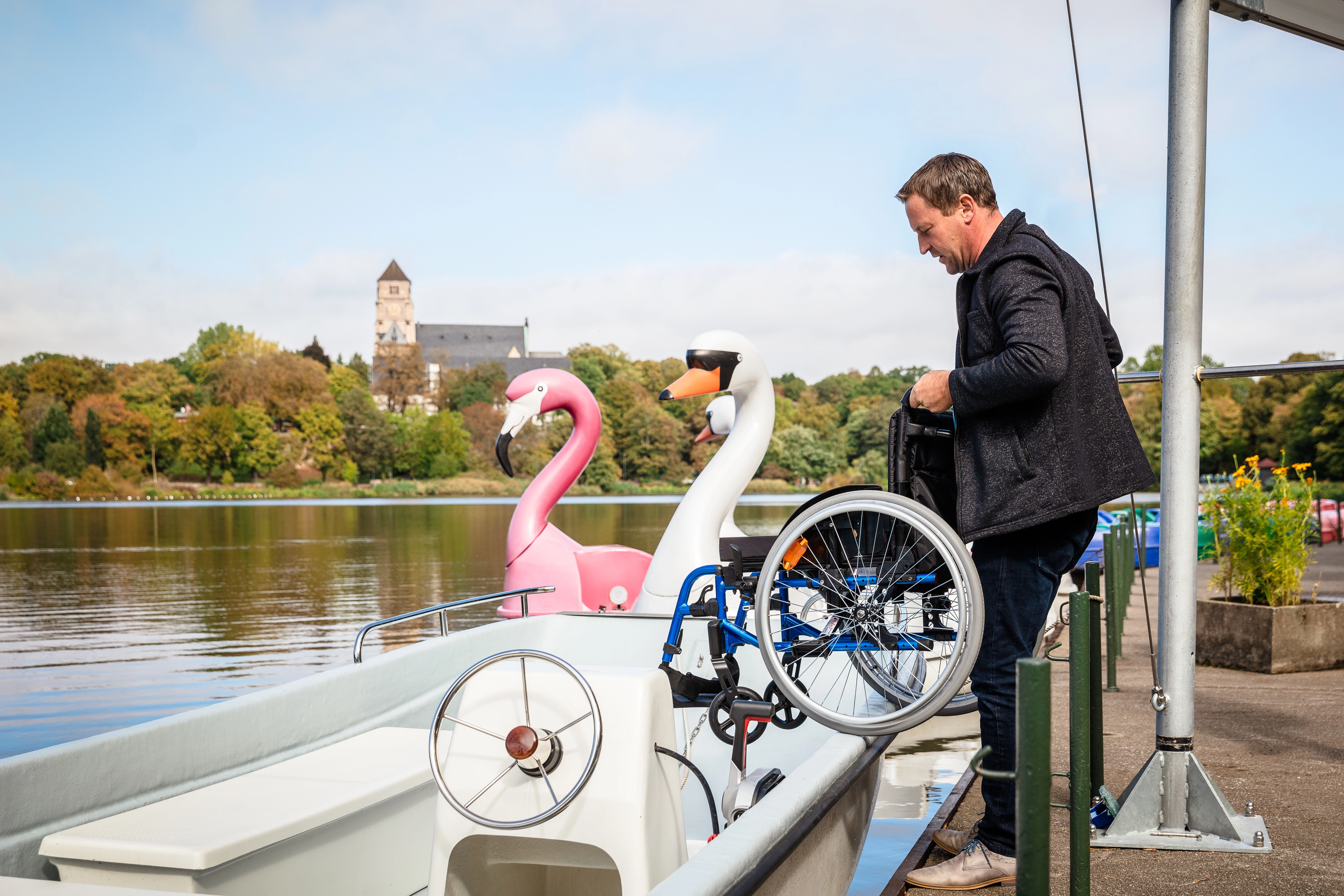 Swing Lift makes is easy to lift disabled users into and out of the ...